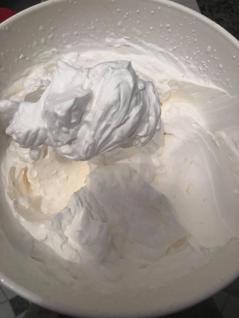 Como fazer Chantilly - RECEITA FÁCIL - Confeiteira