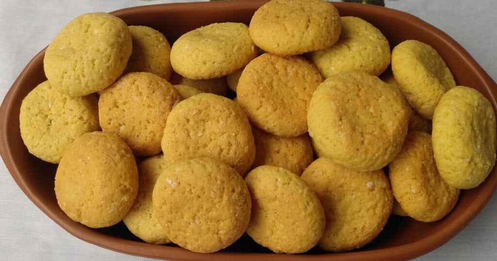 Biscoito de Fubá Receita fácil e prática - Confeiteira